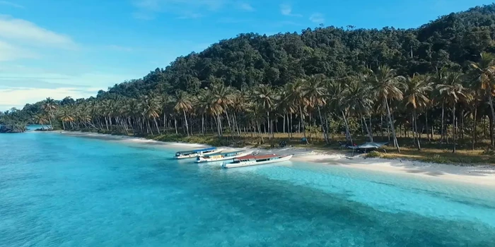 Pantai Pasir Panjang Labengki: Surga Tersembunyi di Sulawesi Tenggara
